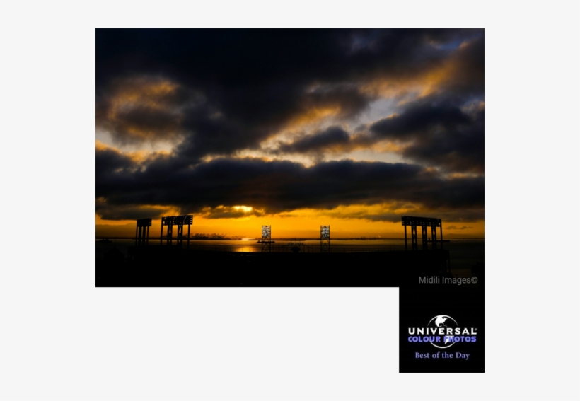 Previous Next - Universal Music - 550x487 PNG Download - PNGkit