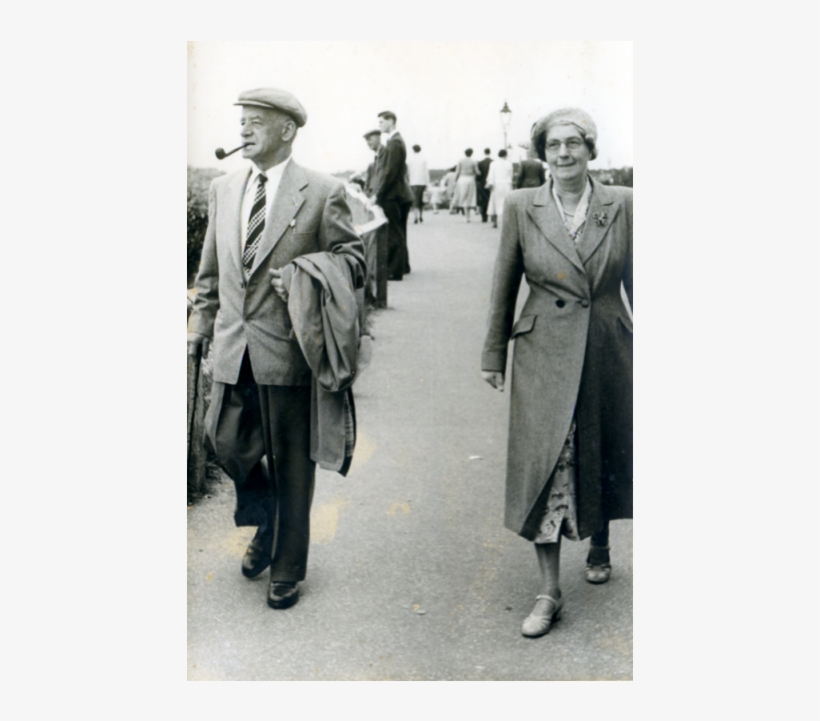 Older Couple Promenading - Promenading - 640x640 PNG Download - PNGkit